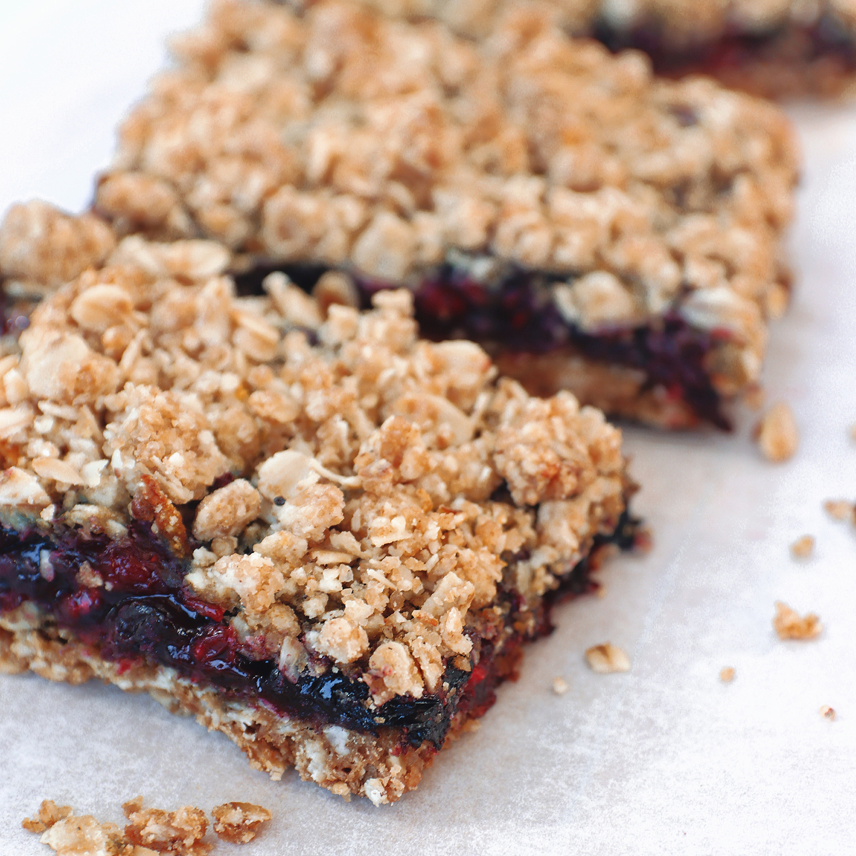 Vegan Berry Crumble Bites | Vitamin Sea Collective